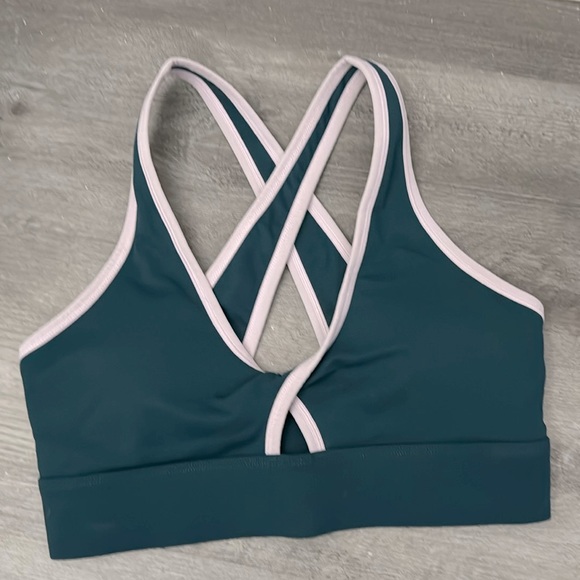 Fabletics | Intimates & Sleepwear | Fabletics Oasis Twist Keyhole ...